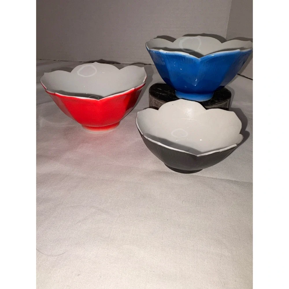 Dining | Japan Ceramic Scalloped Flower Nesting Bowls Red Blue Black ...